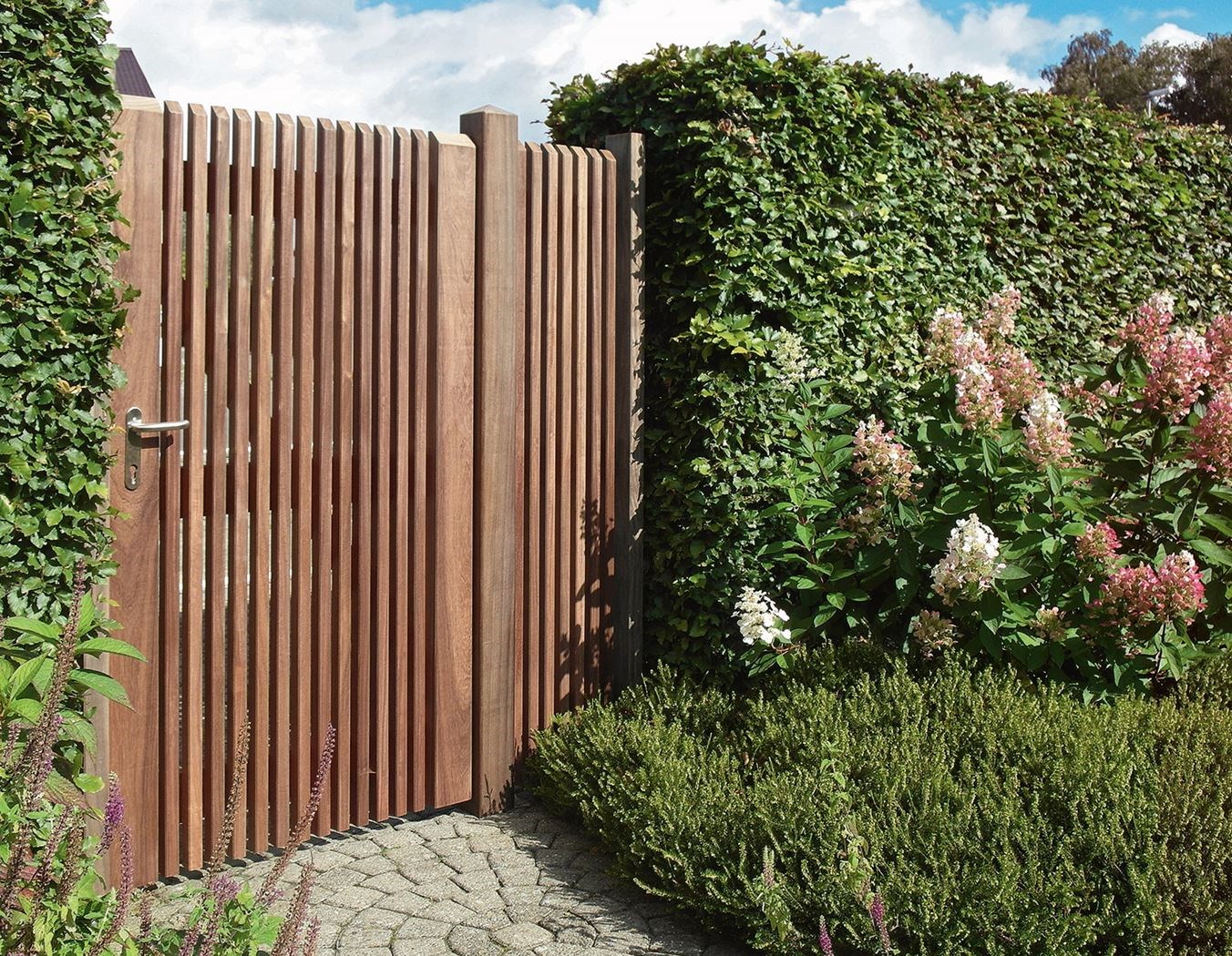 tuinpoort patio verticaal padouk - Tuincentrum Pelckmans