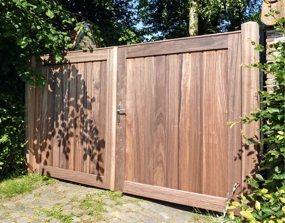 dubbele tuinpoort deluxe verticaal padouk - Tuincentrum Pelckmans